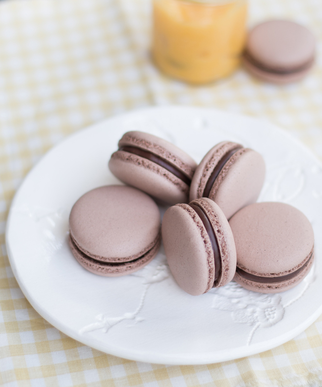simmer & boyle: Chocolate macarons with yuzu curd
