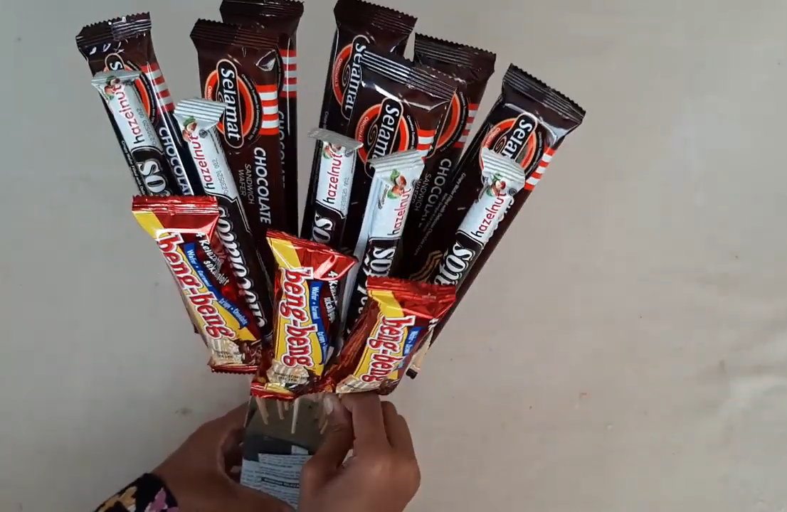 DIY : Cara Membuat Buket Jajan yang Cantik dan Berkesan DIY : Cara Membuat Buket Jajan yang Cantik dan Berkesan