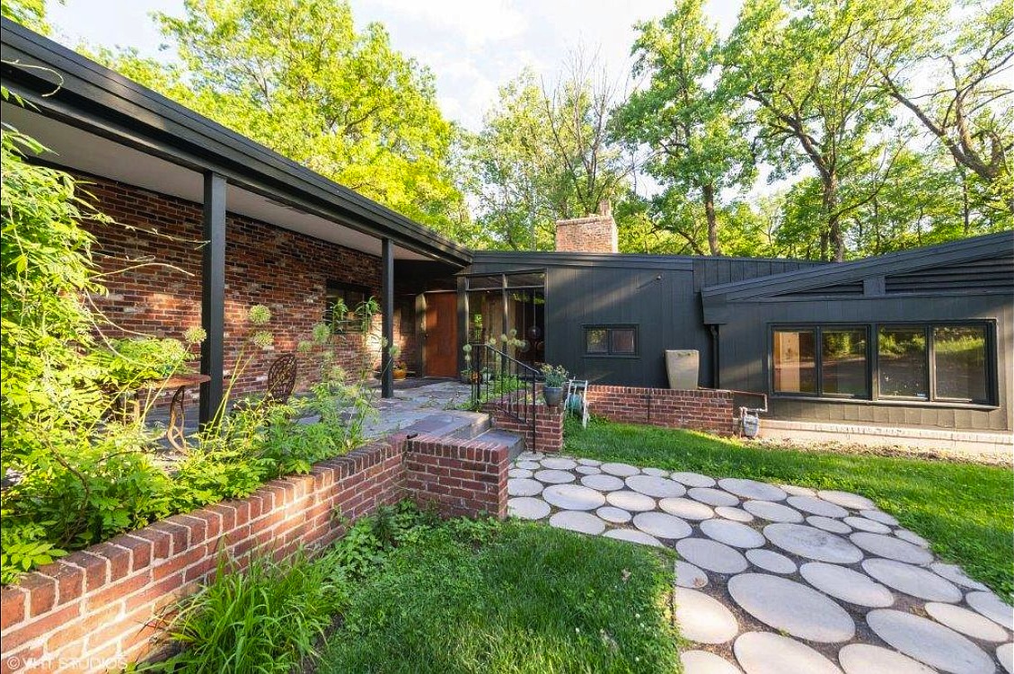 Sweet House Dreams: 1954 Mid Century Modern in Indianapolis, Indaina
