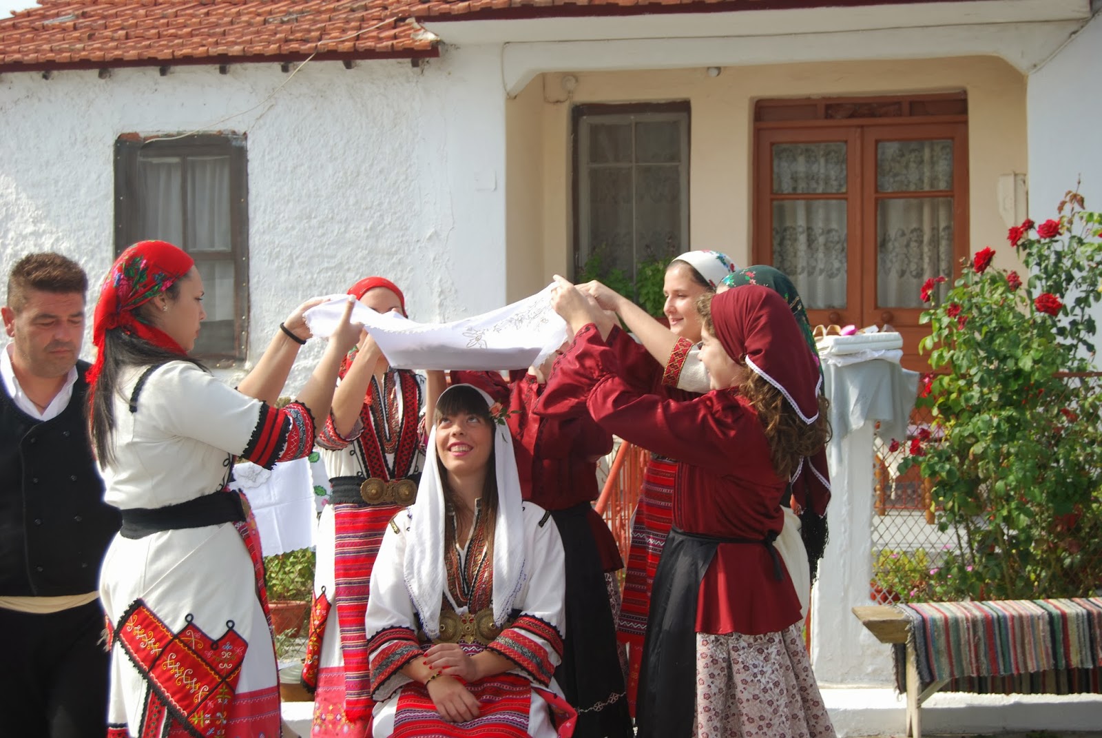 folklore-Παράδοση-Πολιτισμός: ΠΑΡΑΔΟΣΙΑΚΟΣ ΜΑΚΕΔΟΝΙΚΟΣ ΓΑΜΟΣ ΣΤΗΝ ΠΕΛΛΑ