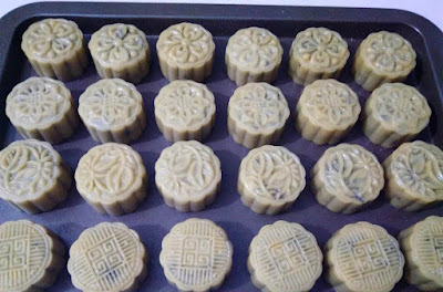 Homemade Mooncakes with Five Nuts