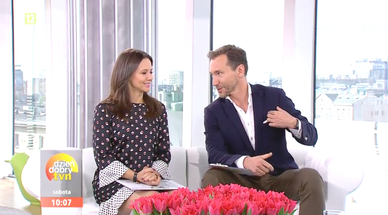 TVGIRLS: KINGA RUSIN W SEKSOWNYCH KOZACZKACH NA SZPILCE I MINI W GROCHY