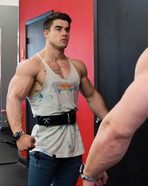 FITNESS INFLUENCER – ALEX GIBSON – Monday XYZ