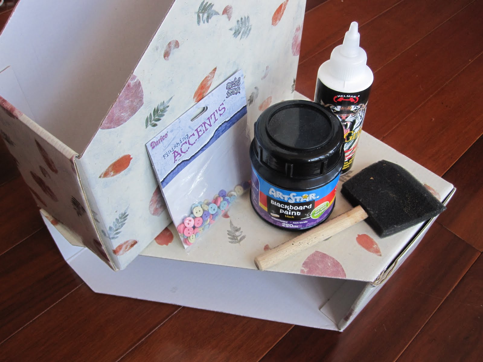 How to: Upcycle chalkboard magazine box - Crafted