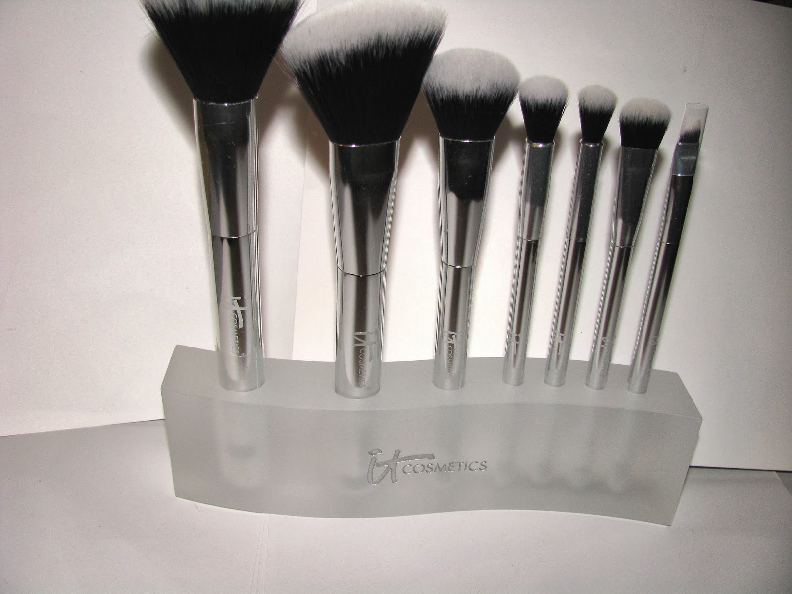 The Beauty Alchemist: It Cosmetics Luxe Blurring Micro Airbrush ...