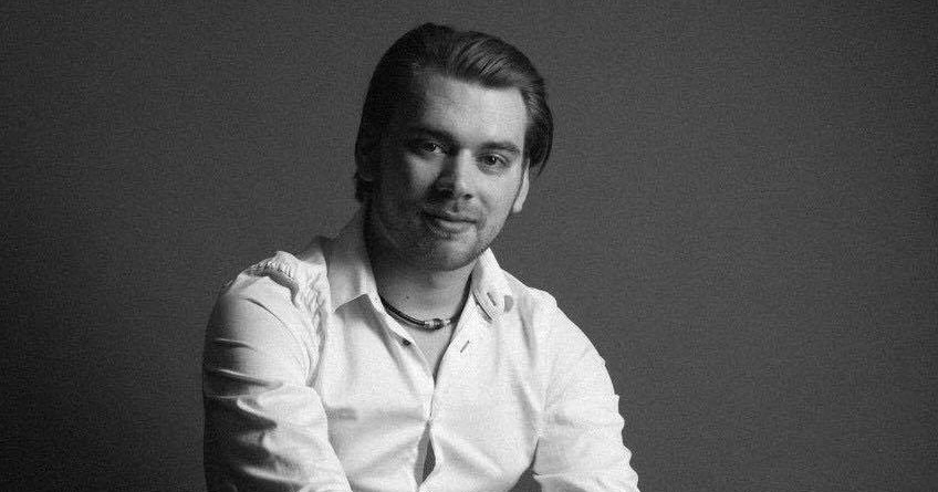 Teatterikärpäsen puraisuja : Haastattelussa Peter Nyberg