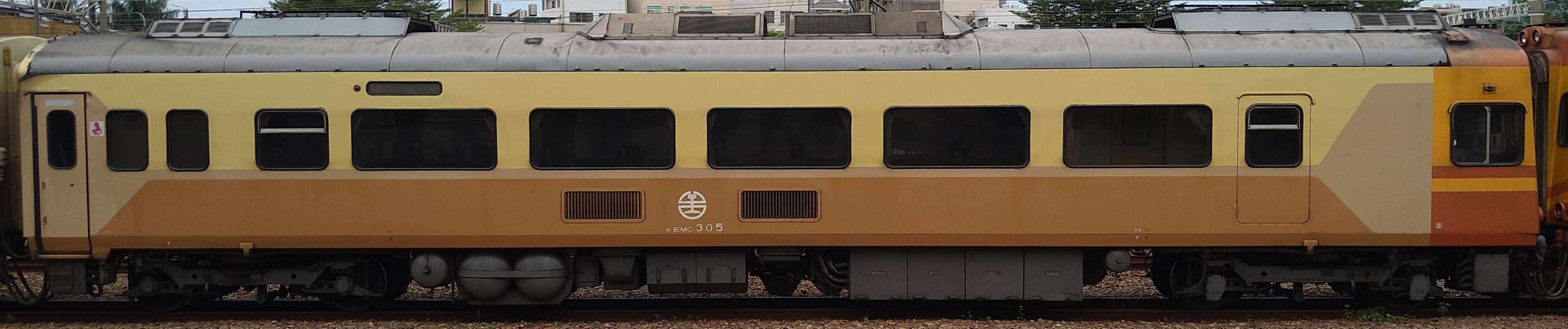 Blair's 鐵道攝影: EMU300型電聯車 / TRA EMU300 Type Electric Multiple Unit