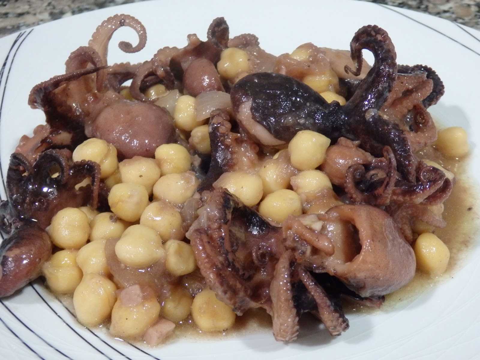 OSUKAA IS COOKING: PULPITOS CON CEBOLLA Y GARBANZOS / BABY OCTOPUS WITH ...