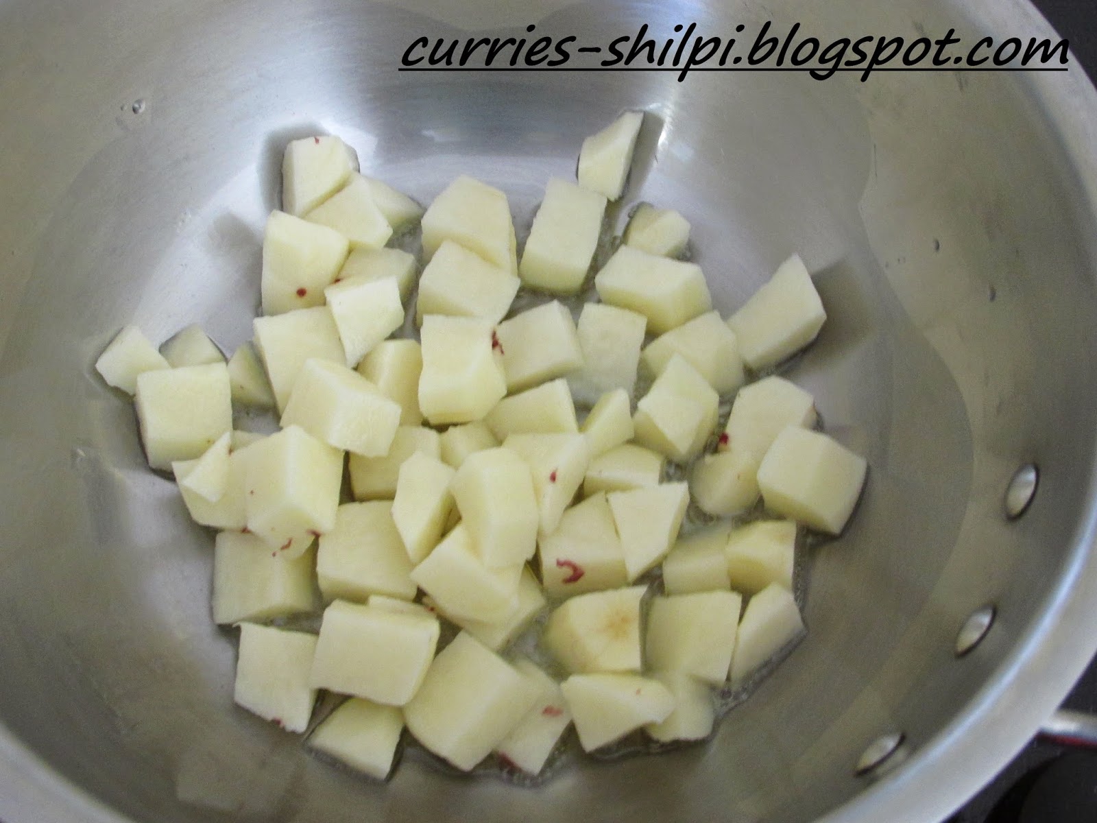 Mutter ka Nimona (Potato cooked in Peas curry)