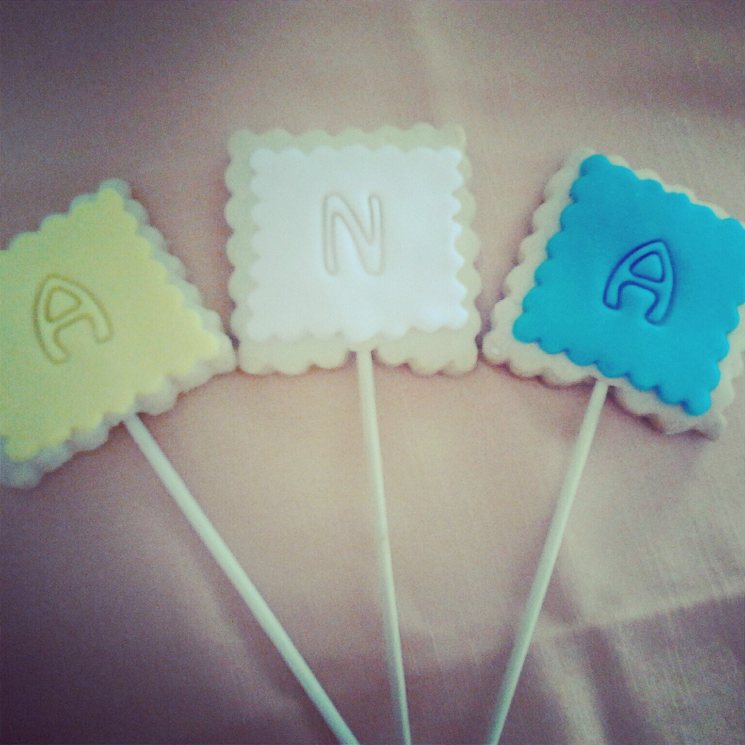 La pastelería creativa de Anabela: Practicando con las letras...
