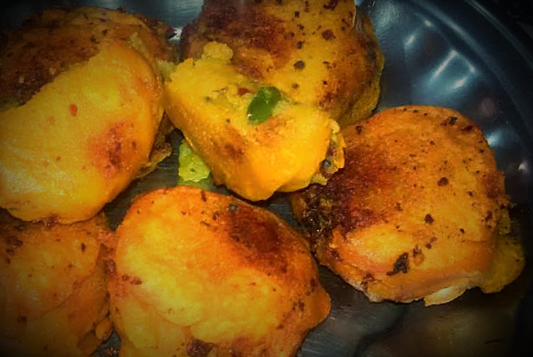The Hoggerz: Potato Balls / Wada Pav