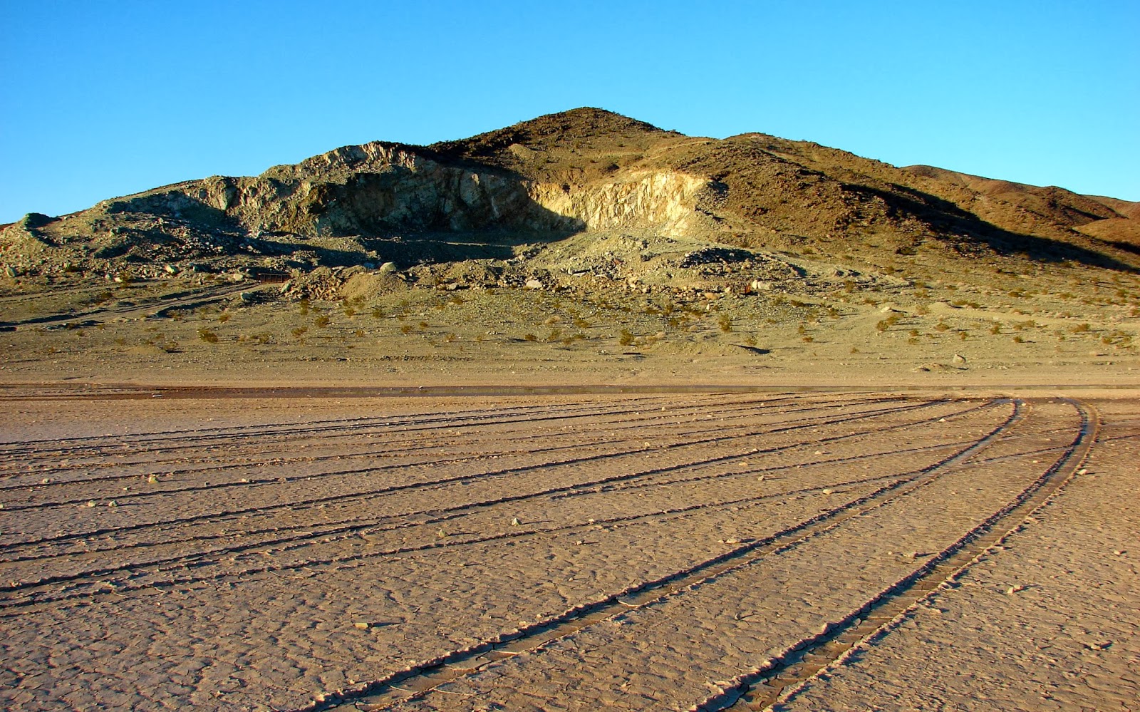Our Four Wheel Camper: Coyote Dry Lake - "where the post-apocalyptic ...