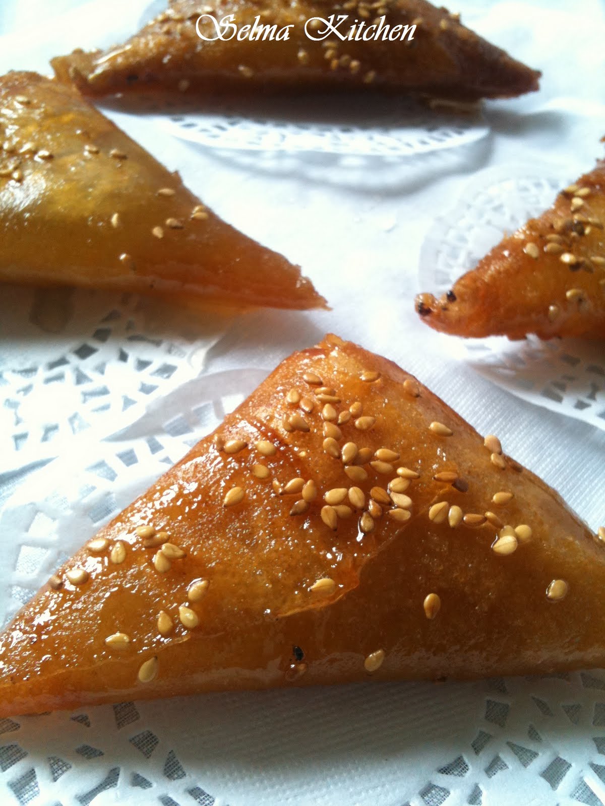 Selma Kitchen: Briouates ou triangles au amandes