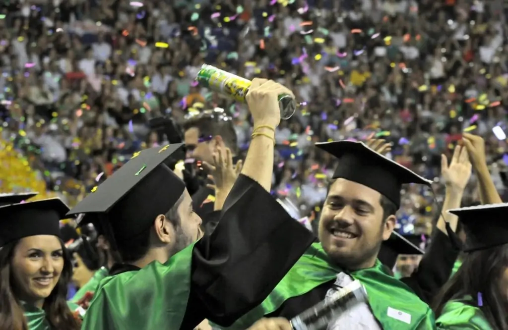 Blog da Pró-Reitoria de Graduação da UEL: Formandos de 21 cursos colam ... Blog da Pró-Reitoria de Graduação da UEL: Formandos de 21 cursos colam ...