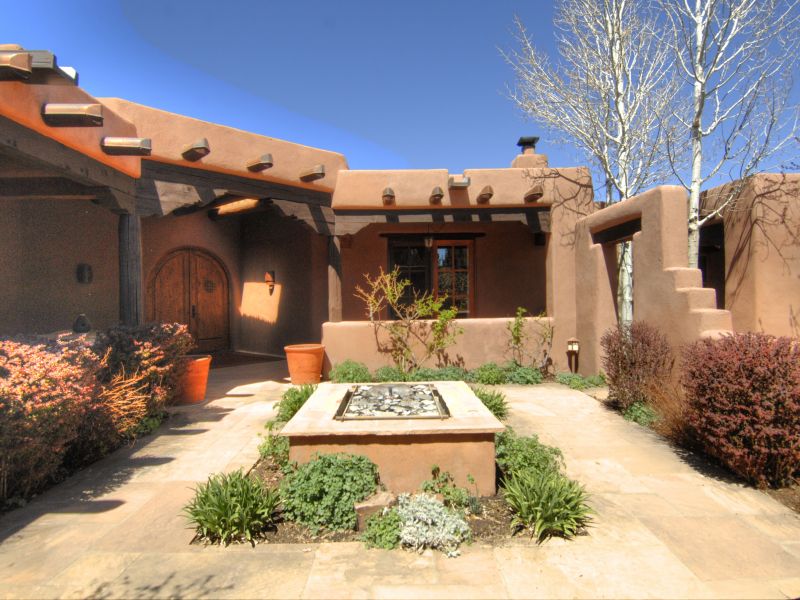 ESTILO RUSTICO: Patios Estilo Santa Fe