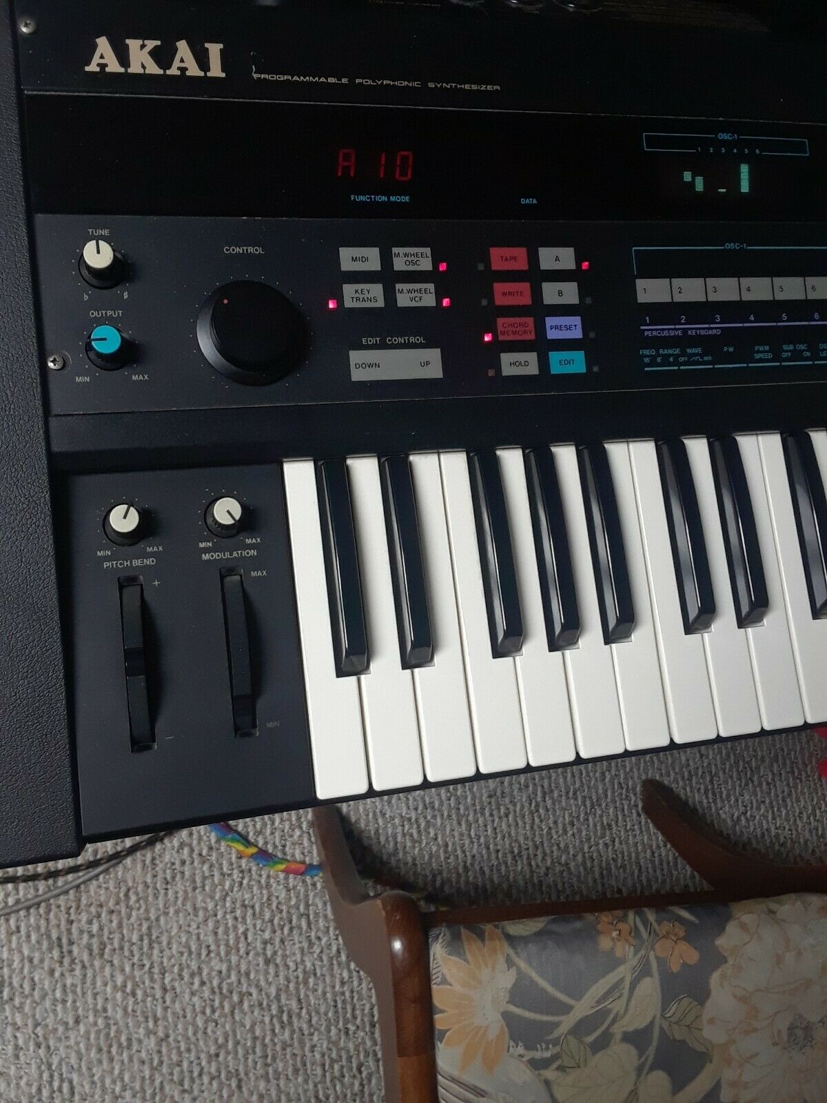 MATRIXSYNTH: Akai AX80 Analog Synthesizer