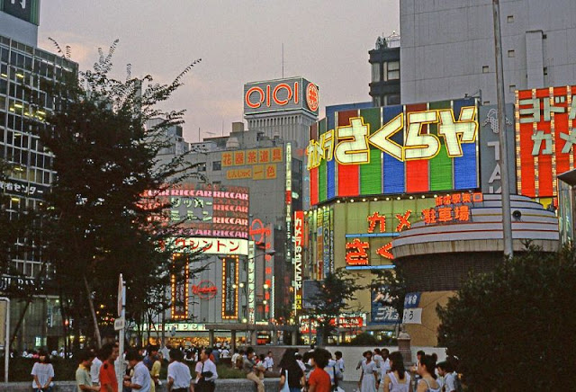 Fascinating Photos Capture Street Scenes of Tokyo in the Early 1980s ...