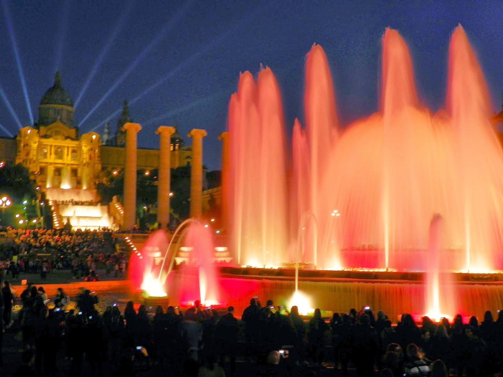 City Travel Guides: Montjuic Magic Fountain Show