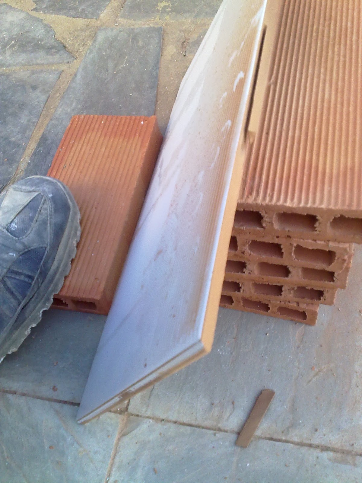 AZULEJOS, ALICATADOS Y ALICATADORES.: ¿ CANTONERA O INGLETE