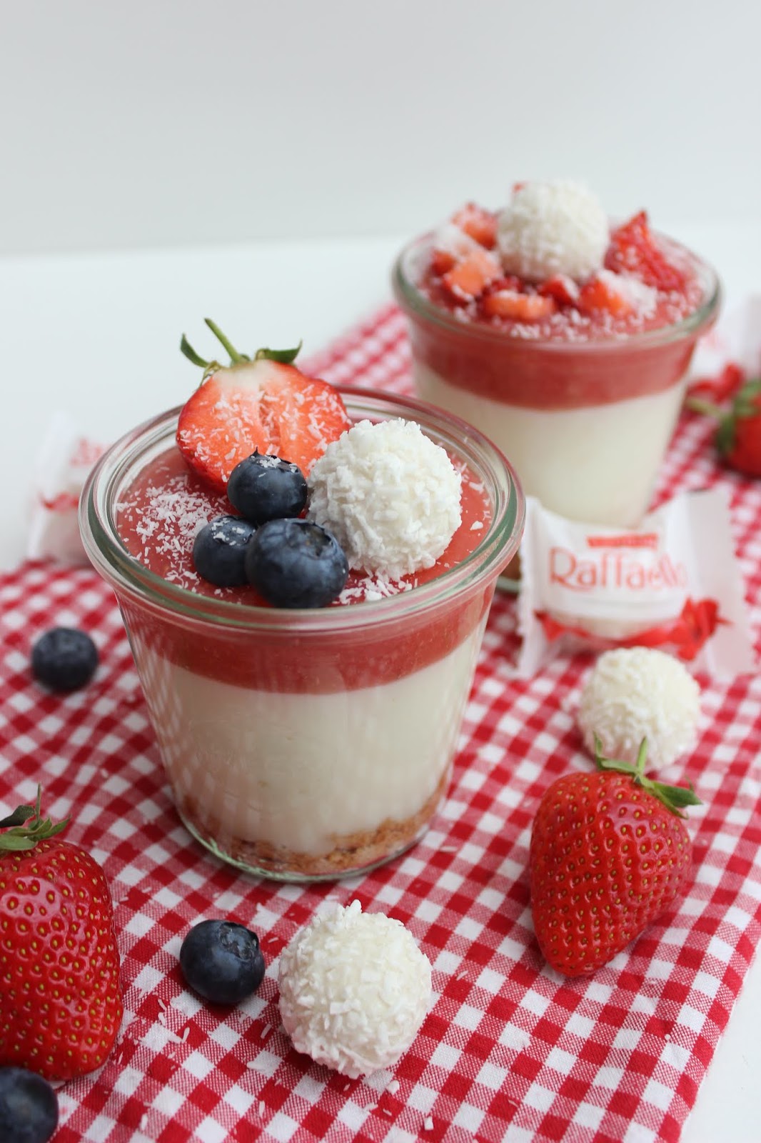 Raffaello Pudding mit Erdbeeren