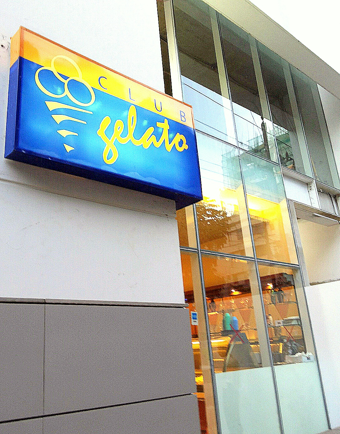 AGOS...LAKBAY...: Dessert food trip at Club Gelato Dhaka, Bangladesh