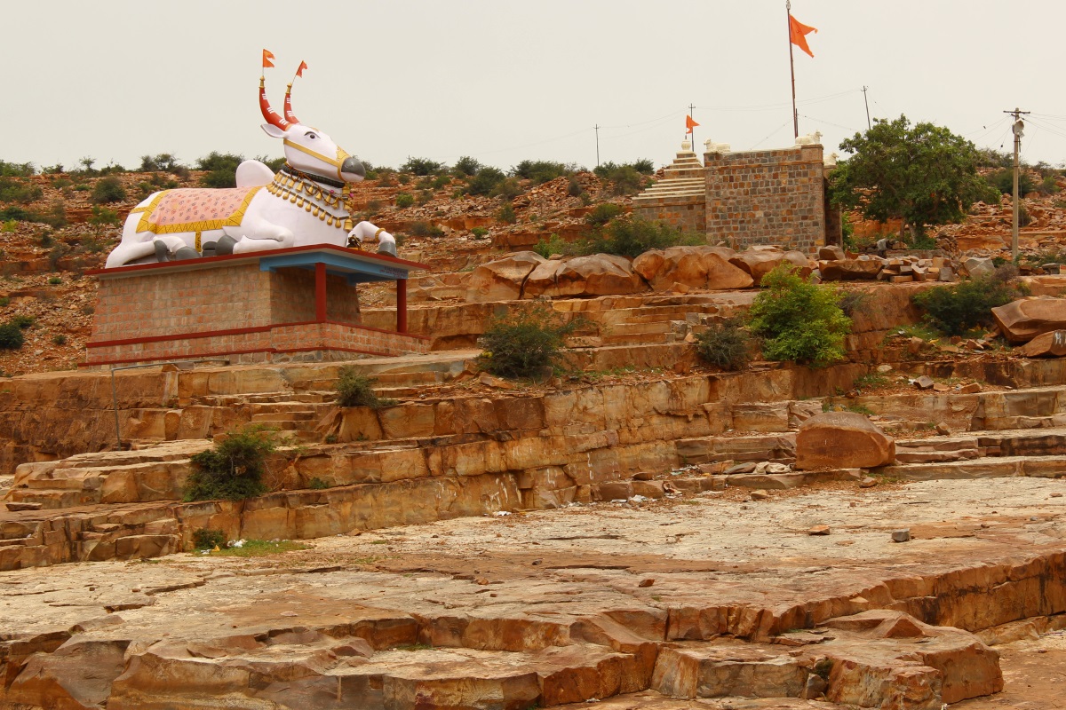 Journeys across Karnataka: Guddada Siddeshwara Devalaya, Bilagi