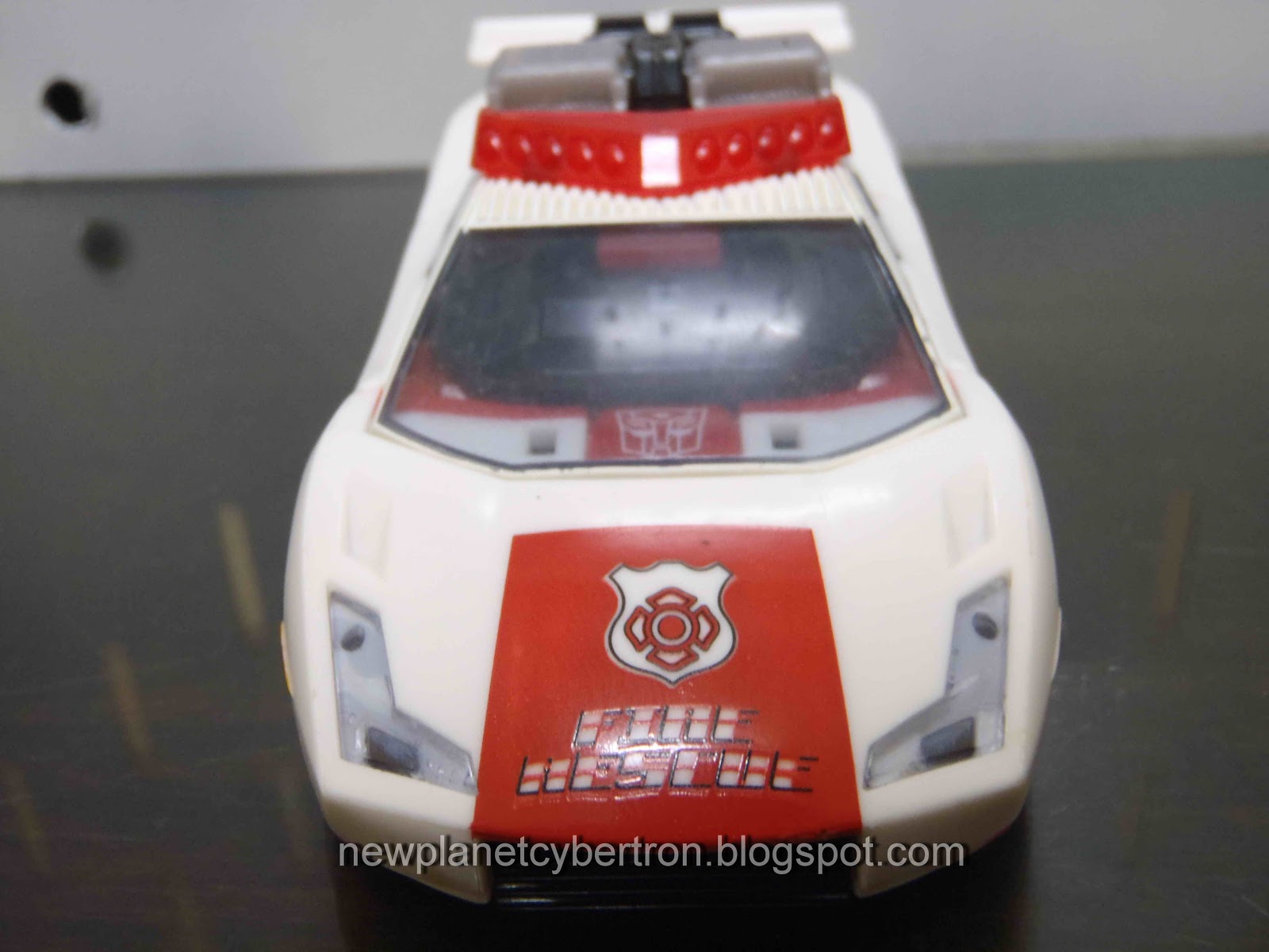 New Planet Cybertron: Transformers Review: Red Alert (Generations Deluxe)