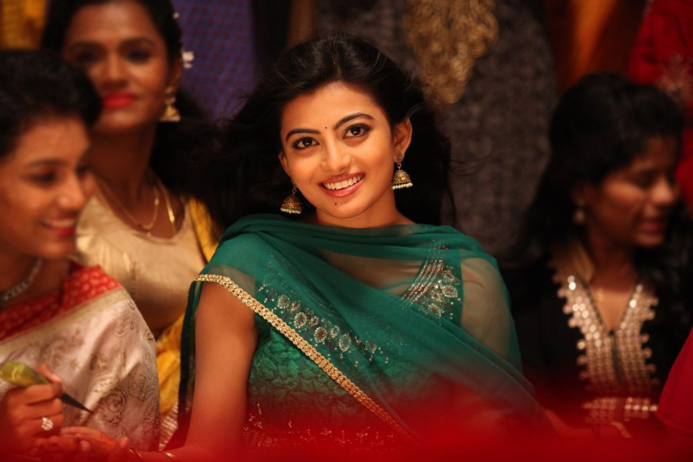 Heroine HD Stills: Actress Kayal Anandhi cute photo Gallery
