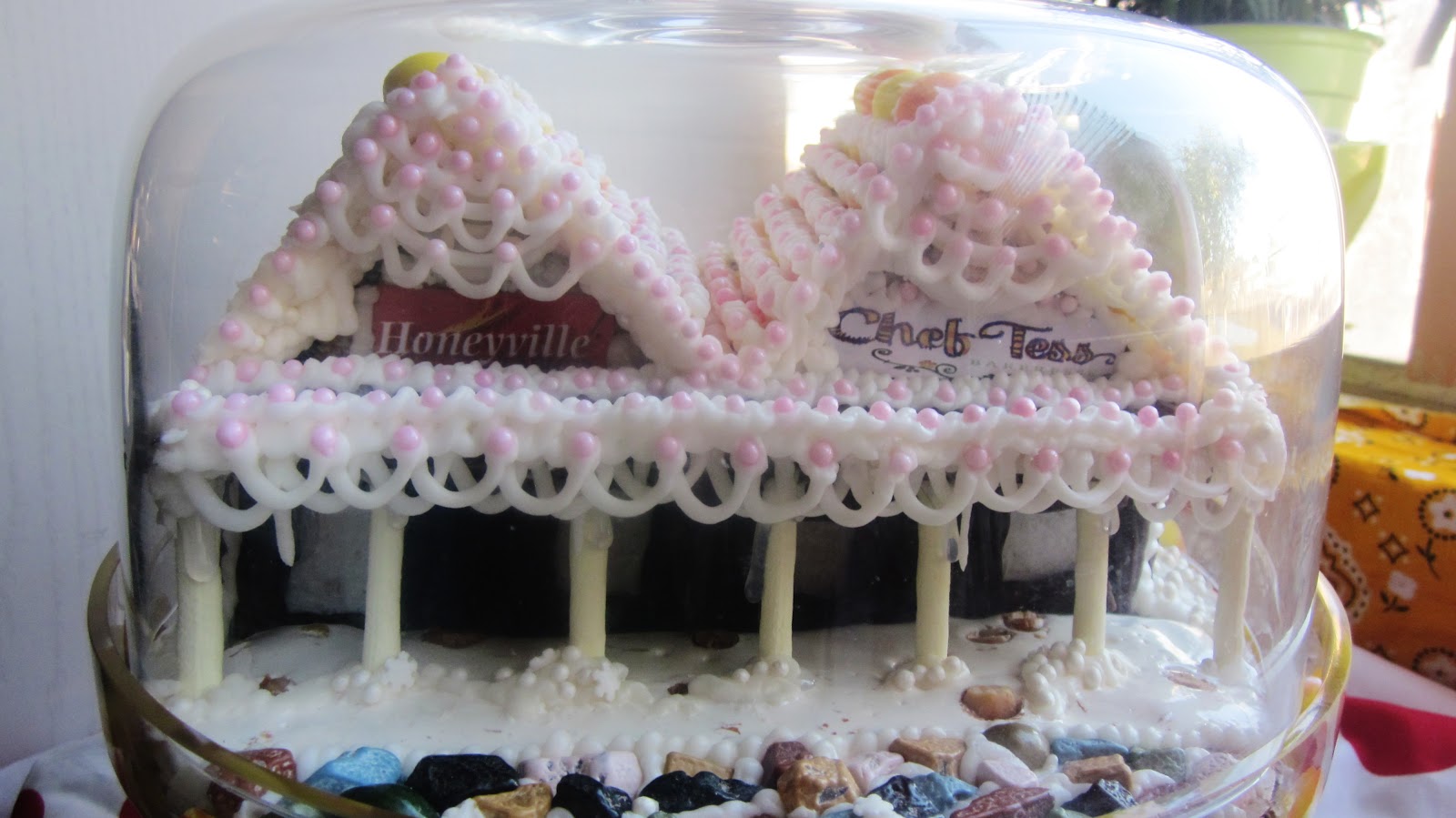 Chef Tess Bakeresse: The Kitchen Craftin' Gingerbread House Under Glass ...