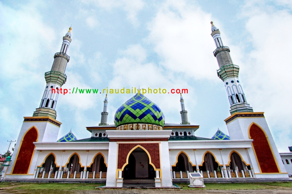 MESJID AL-MUTTAQIN PANGKALAN KERINCI | RIAU DAILY PHOTO