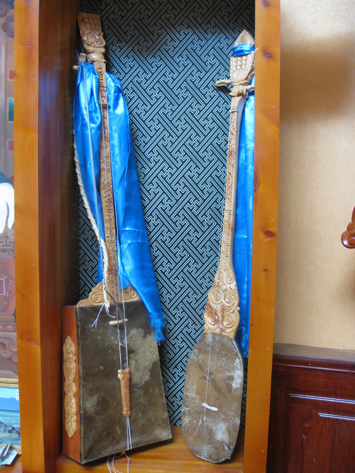 Erenpil Mongolian Dance: Quelques mots de mongol