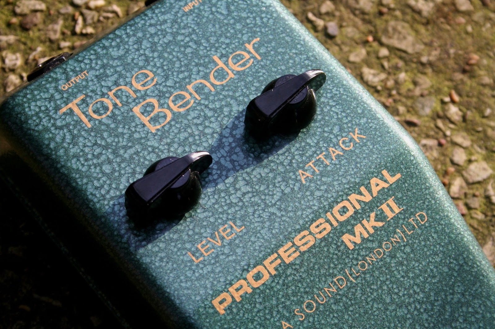 Buzz the Fuzz - all about Tone Bender: Sola Sound - Tone Bender ...