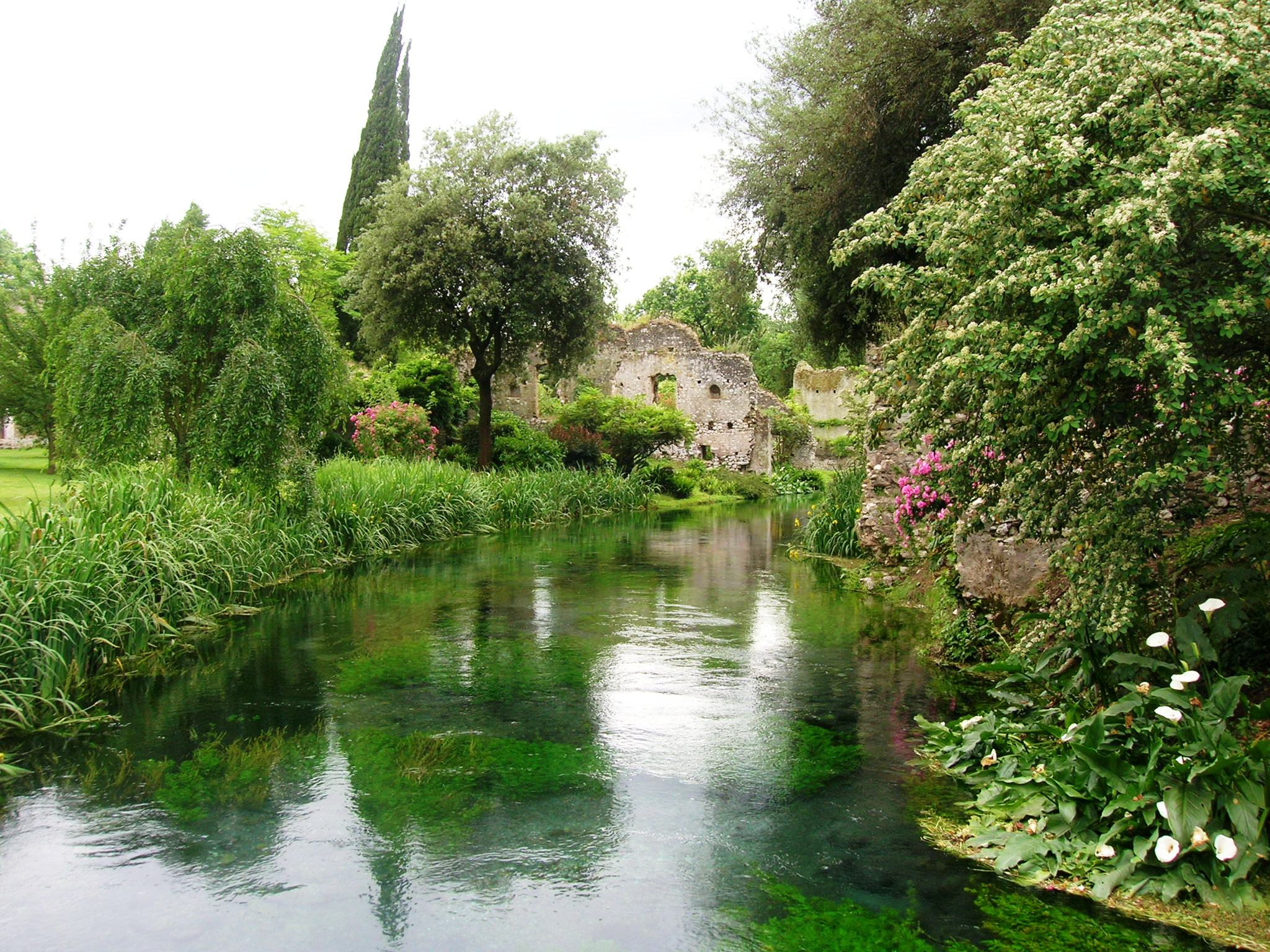 Alla scoperta di Ninfa, il giardino più romantico del mondo | Vita e ...