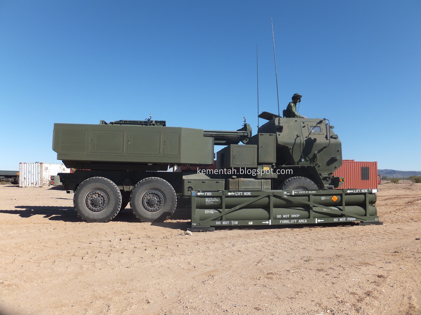 Senang Diri: Circuit breaker Day 14 pix: HIMARS rocket artillery