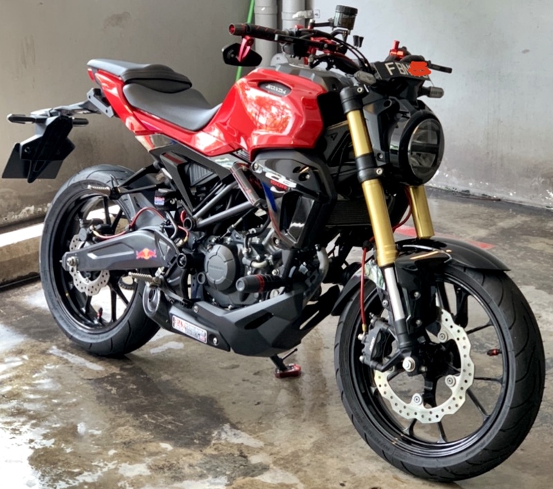 ပေါ့ပေါ့ပါးပါး Honda CB150R