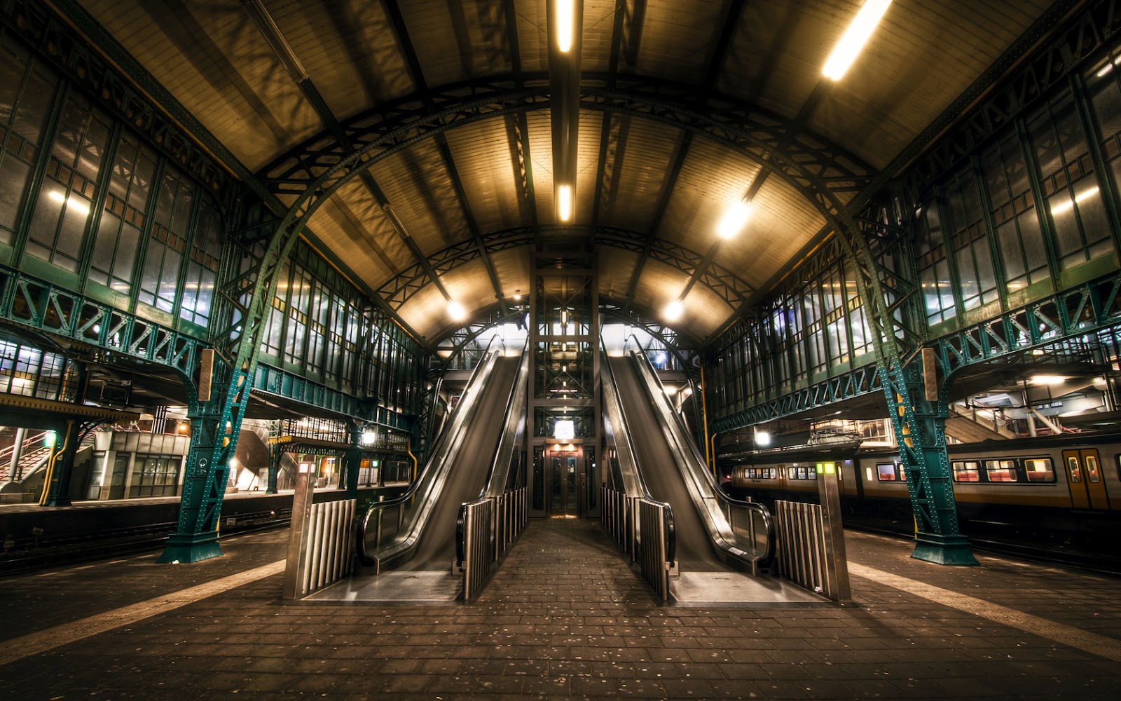Top 21 Railway Station Wallpapers,Pics HD
