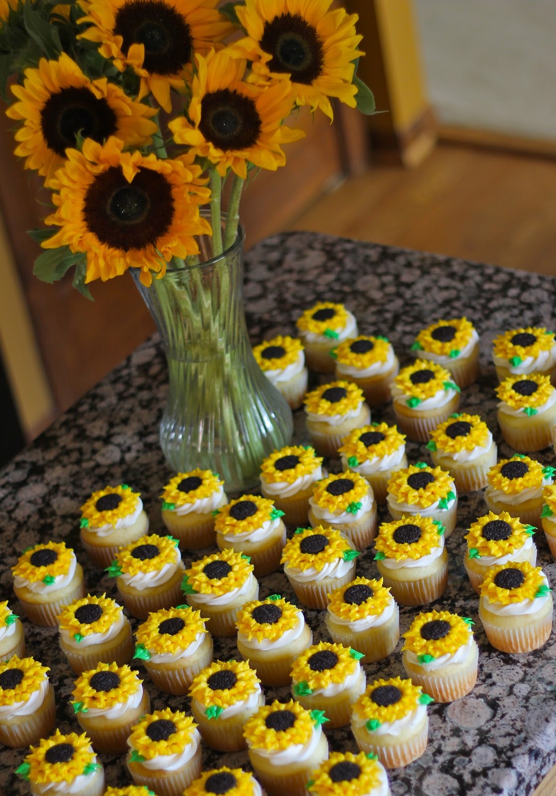 Sweets and Style Just Right: Sunflower Cupcakes