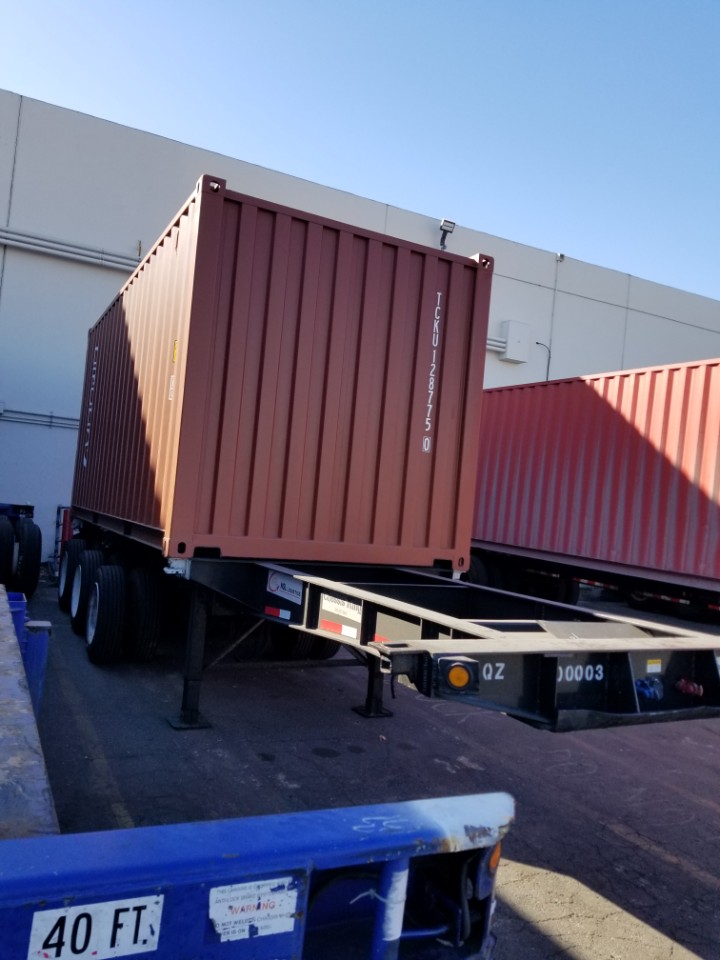 Shipping Container and Chassis: 20 ft and 40 ft tri axle combo chassis