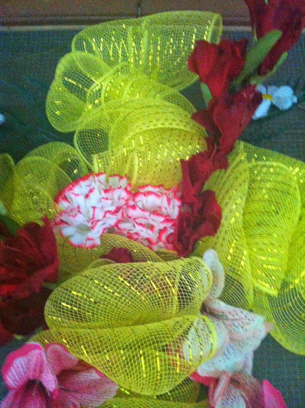 My Crafty World: Deco-Mesh Cross Wreath