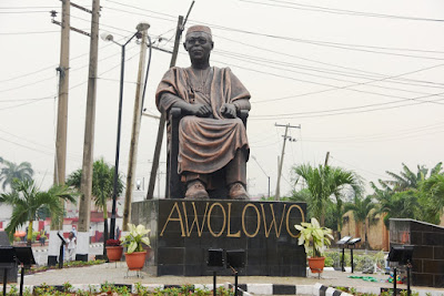 Ambode receives Awolowo family and unveils new 20-feet statue of PA ...