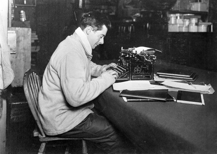 oz.Typewriter: Typewriters in a Very Cold Climate