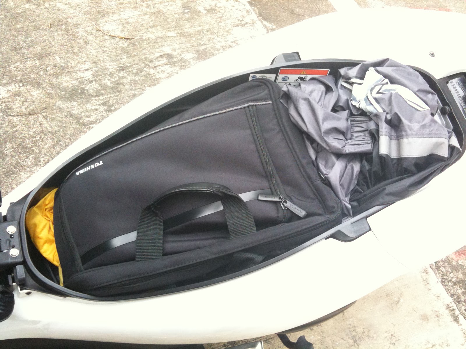 SG Female Rider: Review of storage space on Honda PCX 125