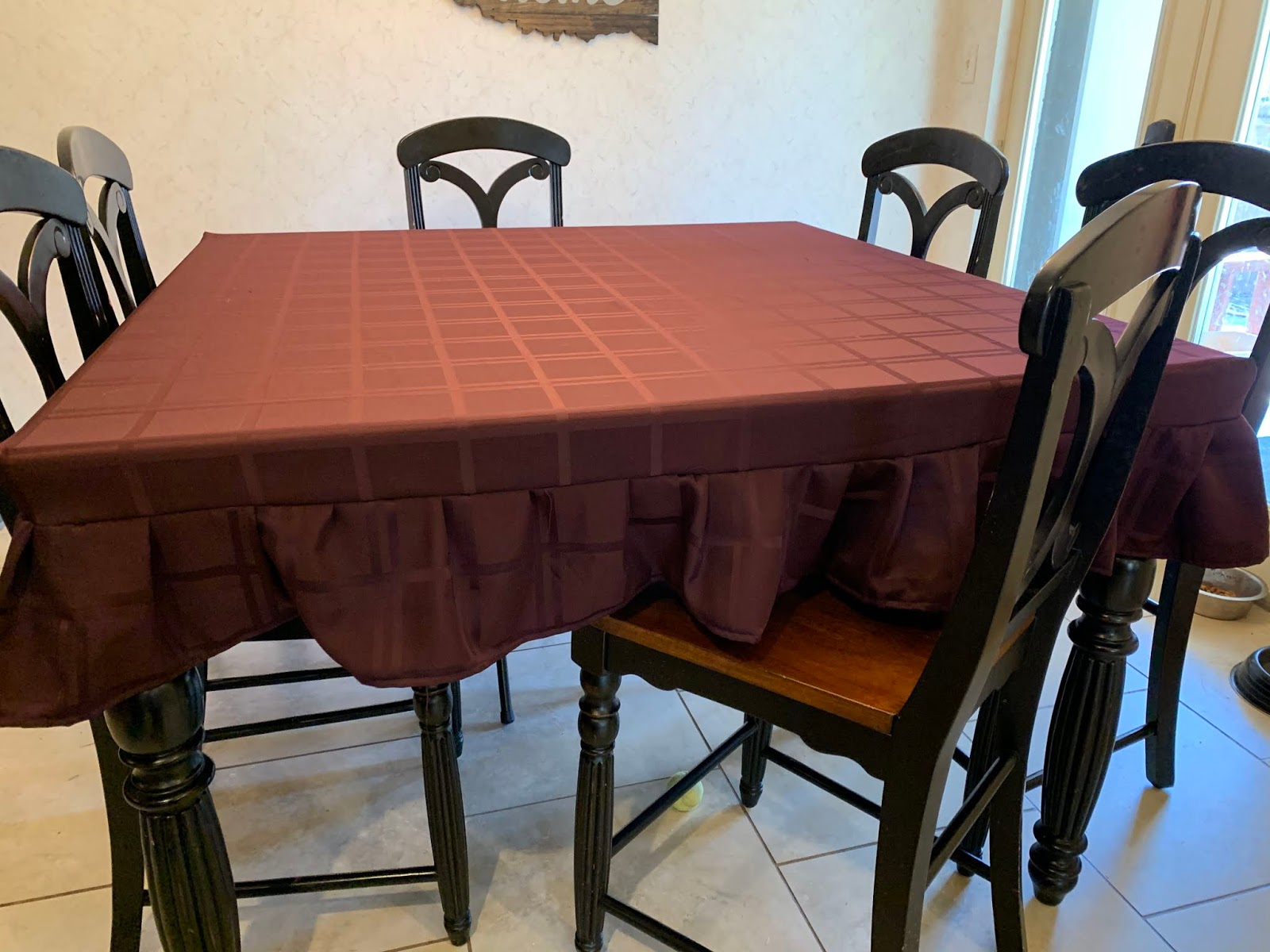 What I Live For: Fitted Ruffle Tablecloth