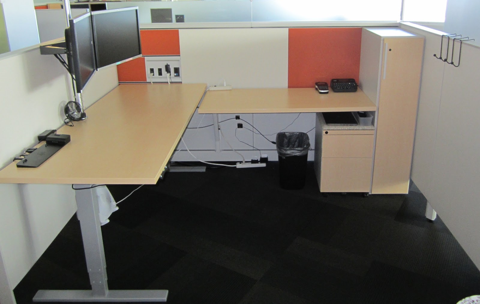 GIY: Goth It Yourself: Cubicle Makeover