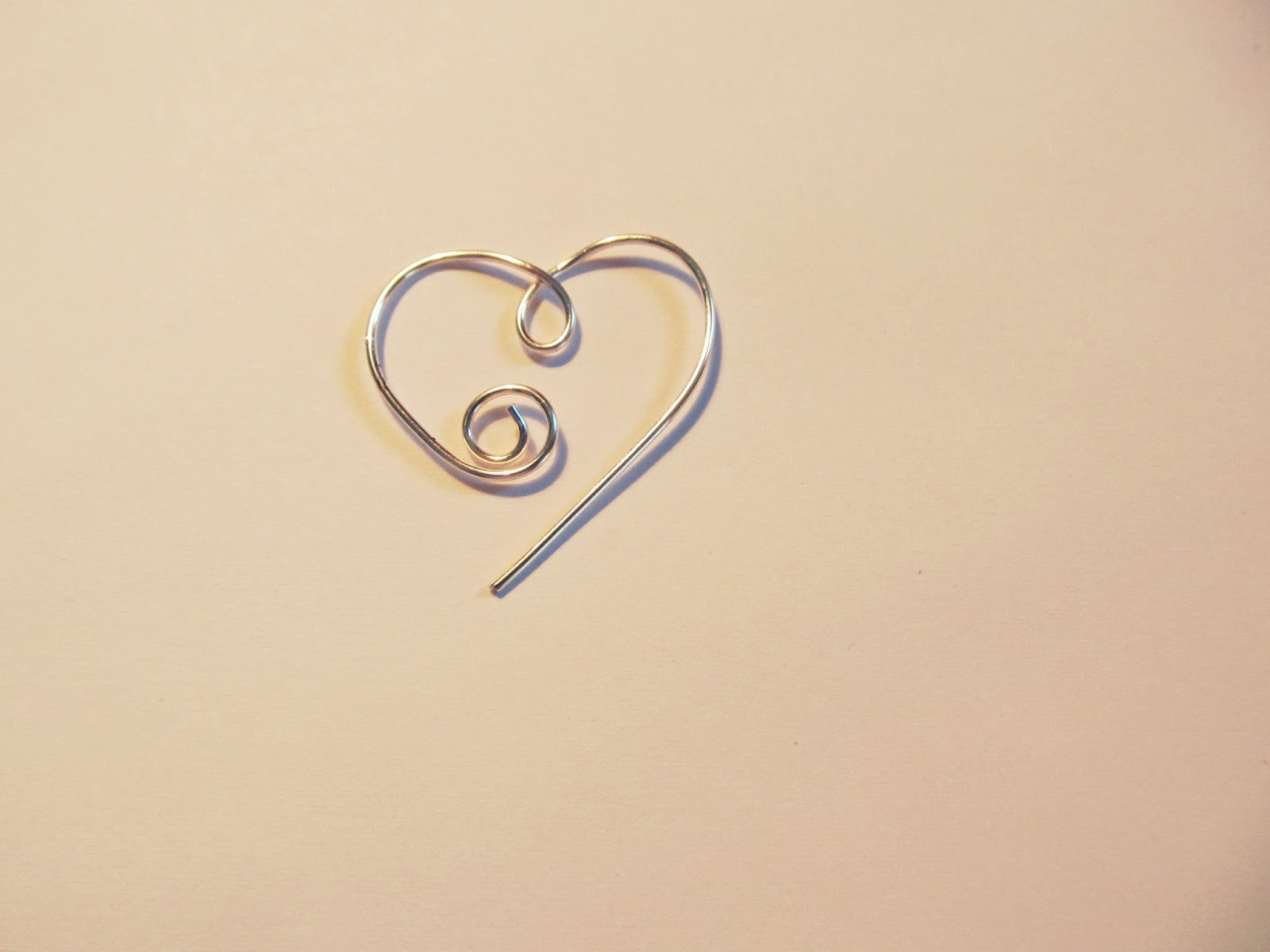 WobiSobi: Easy, Wire Heart Earrings: DIY