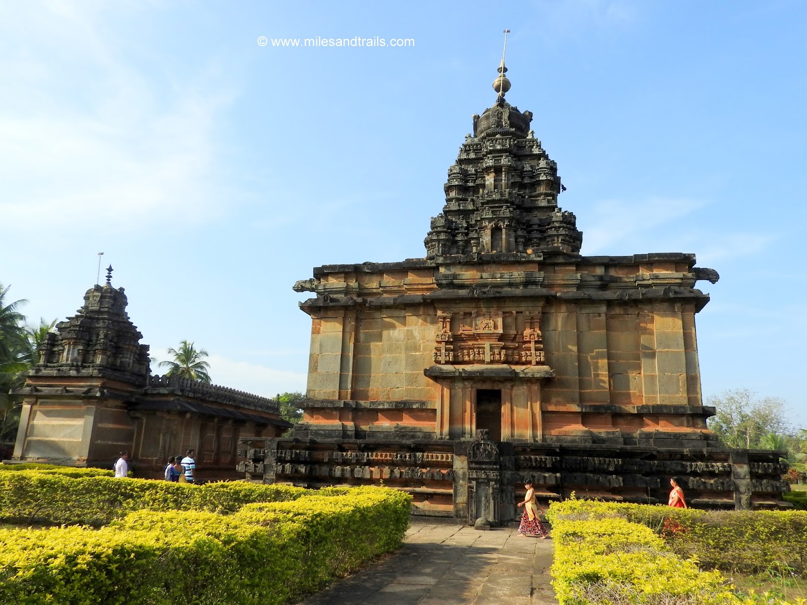 Miles and Trails: Aghoreshwara Temple, Ikkeri