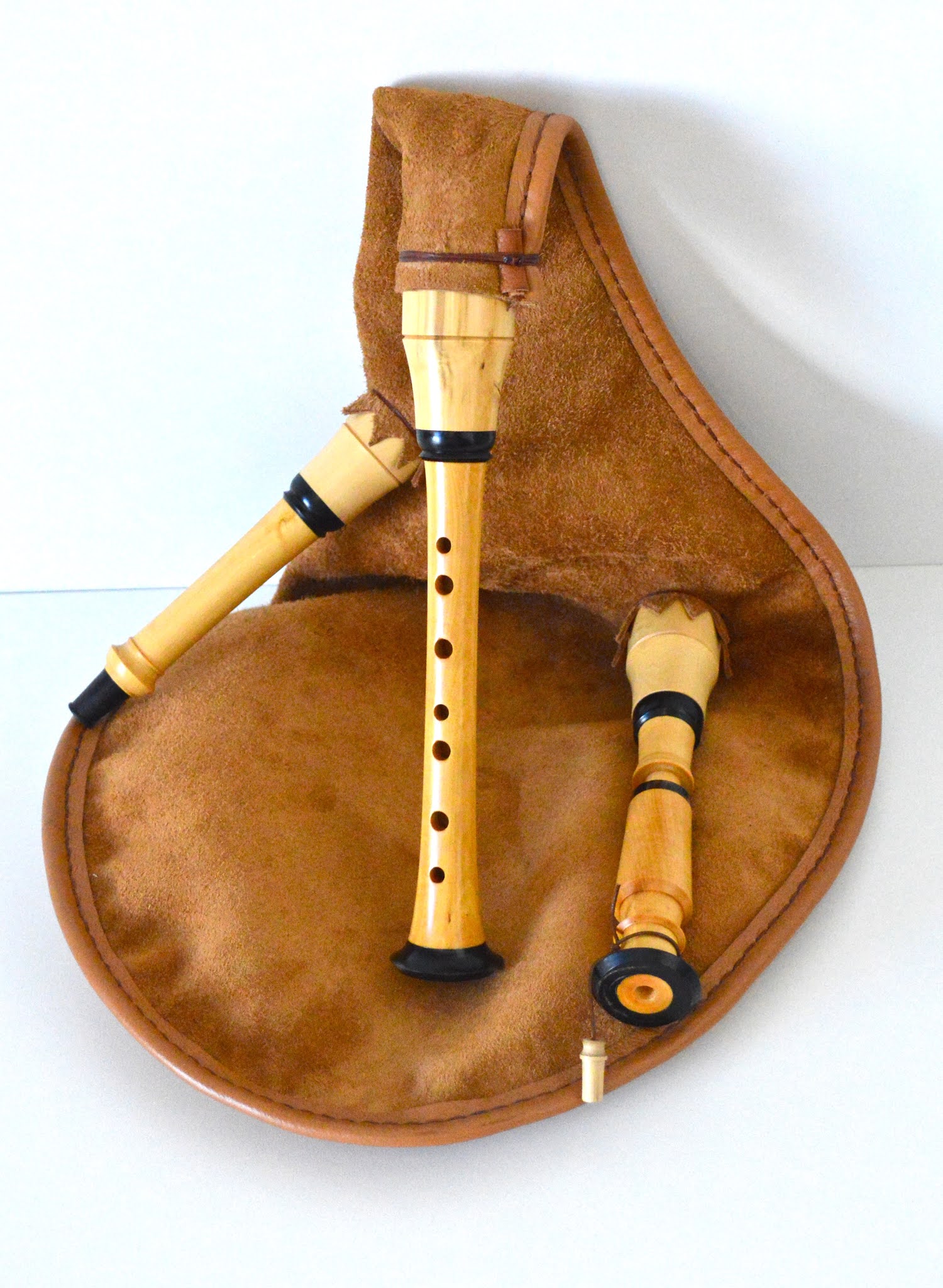 Lutherie Gabriel Desbiolles: Cornemuses médiévales à anches simples