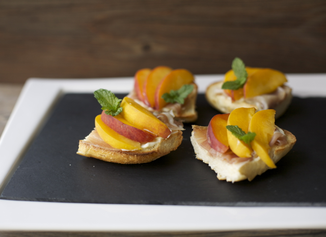 Tapas con jamon serrano para el picoteo | Monte Nevado