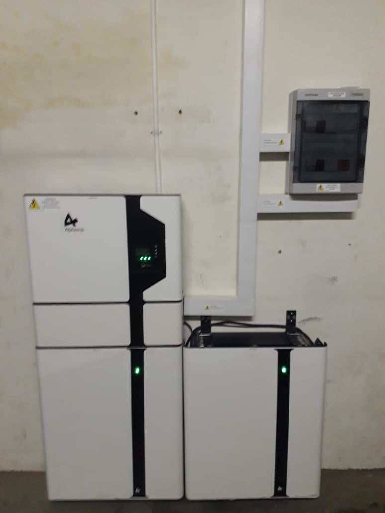 AM Solar - Projects: Alpha SMILE ESS Inverter + Batt System ...