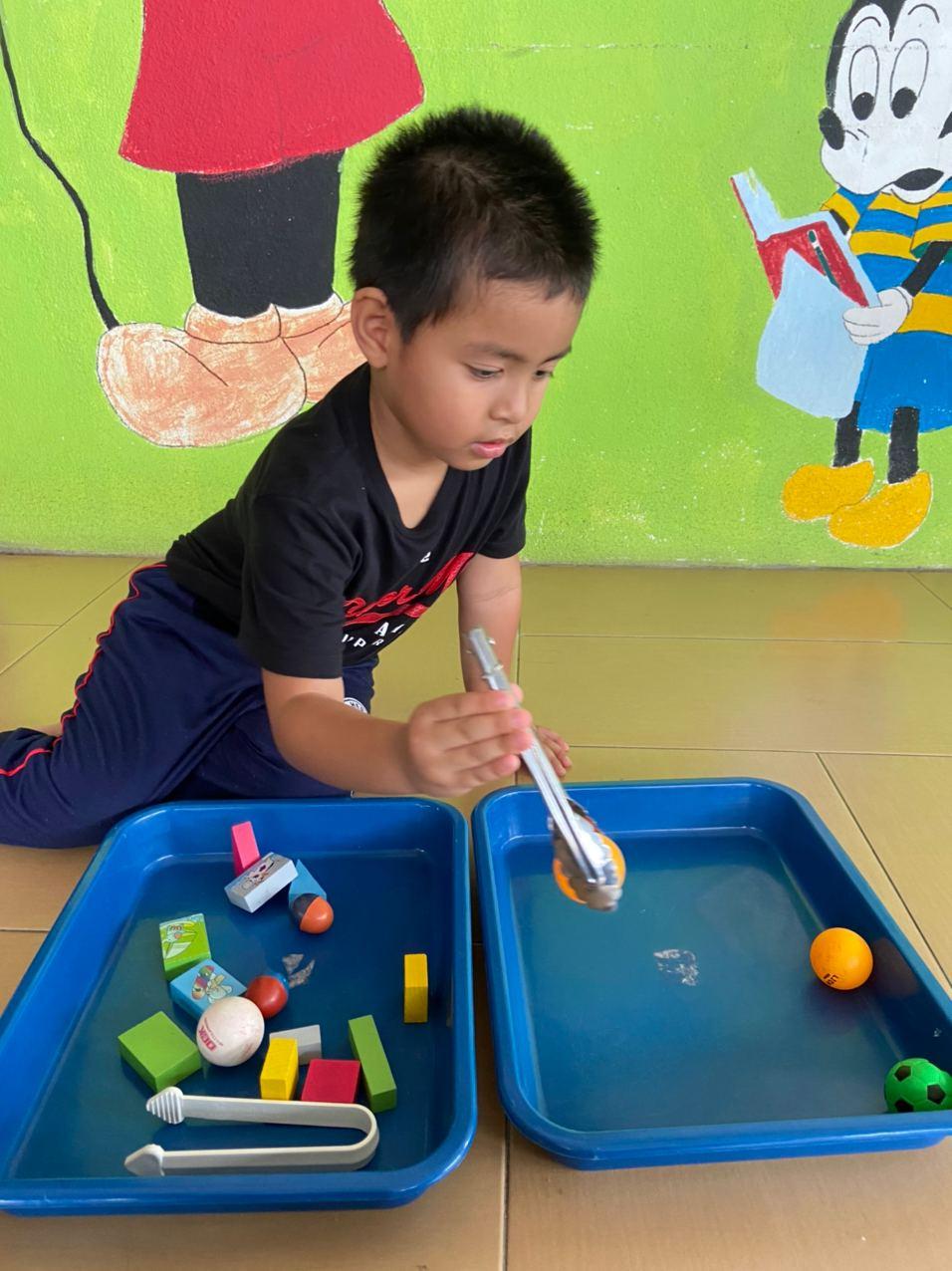 Taska Ummi Ida: Aktiviti 2 Tahun : Aktiviti Mengepit Objek